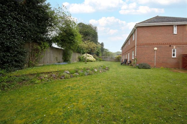 The Crescent, Mortimer Common, Reading RG7, 2 bedroom flat for sale ...