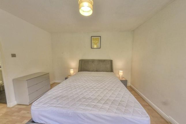 Langbourne Place, Isle Of Dog, Canary Wharf, London E14, 2 bedroom flat ...