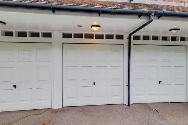 Marsh Road, Pinner HA5, 2 bedroom flat for sale - 59123147 | PrimeLocation