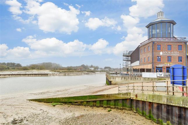 Pier Road, Littlehampton, West Sussex BN17, 3 bedroom town house for ...