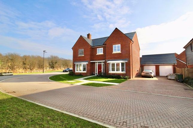 Homes for Sale in Chaffinch Gardens, Botley, Southampton SO32 - Buy ...