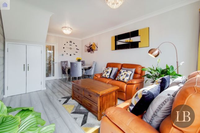 Lampeter Square, Hammersmith, London W6, 2 bedroom flat for sale ...