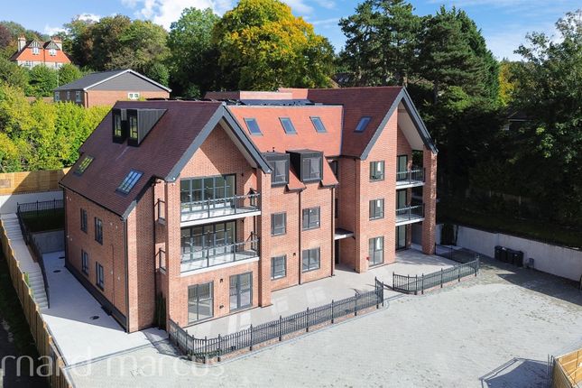 Sanderstead Road, Sanderstead, South Croydon CR2, 3 bedroom flat for ...