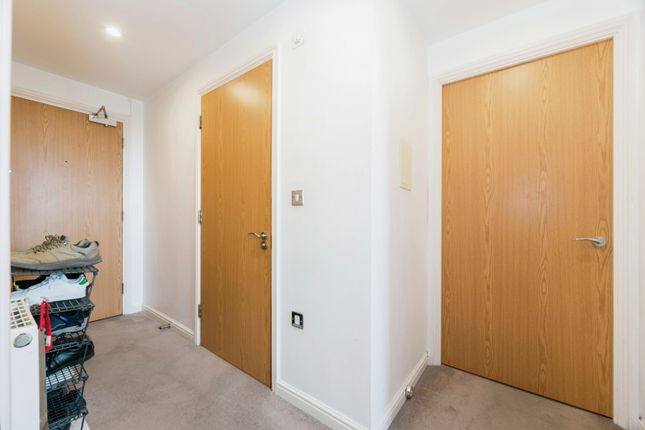 Throwley Way, Sutton SM1, 2 bedroom flat for sale - 67869193 ...