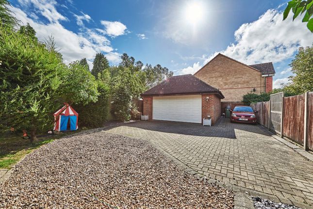 Chaul End Road, Caddington, Luton, Bedfordshire LU1, 3 bedroom semi ...