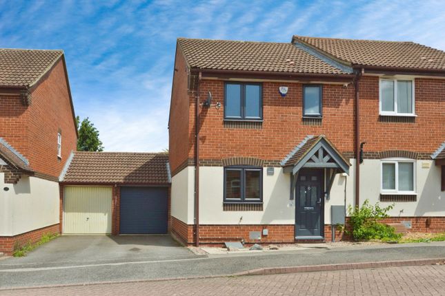 3 Bed Semi Detached House For Sale In Grosmont Close Emerson Valley