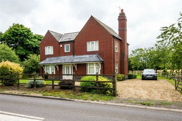 4 bed detached house for sale in Bursnips Road, Essington ...