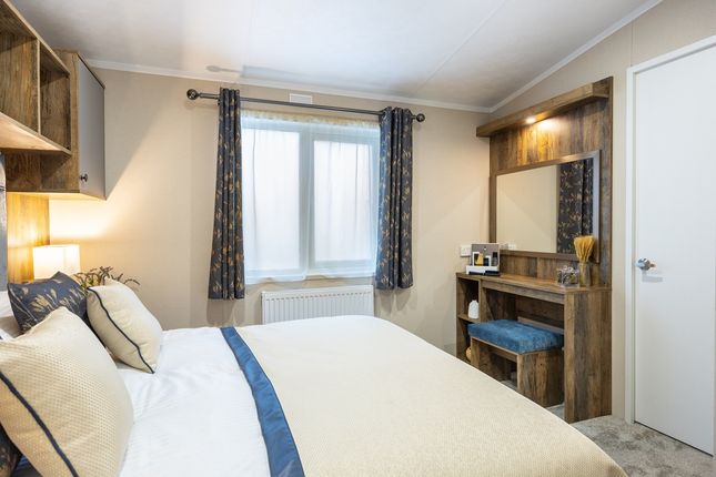 Avondale Park, Main Road, Colden Common, Winchester, Hampshire SO21, 2 ...