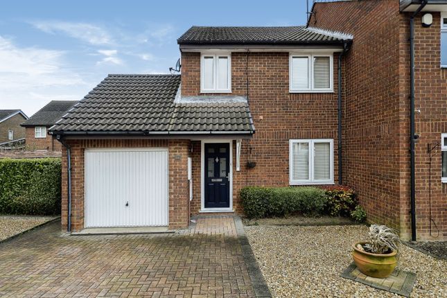 Farrow Close, Luton, Bedfordshire LU3, 3 bedroom end terrace house for ...