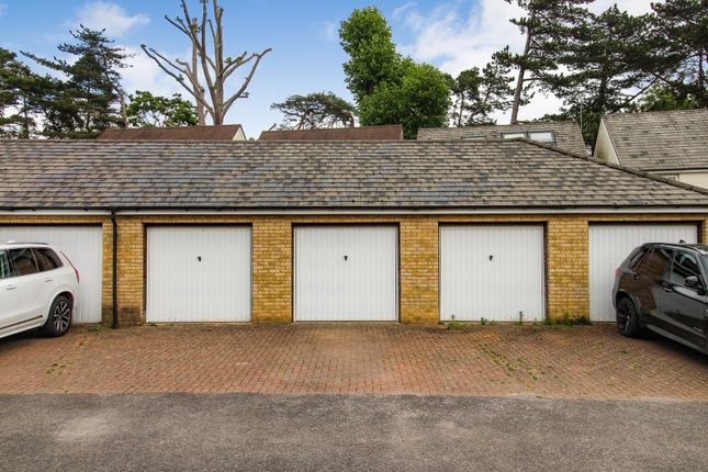 Ifield Green, Ifield, Crawley, West Sussex. RH11, 3 bedroom detached ...