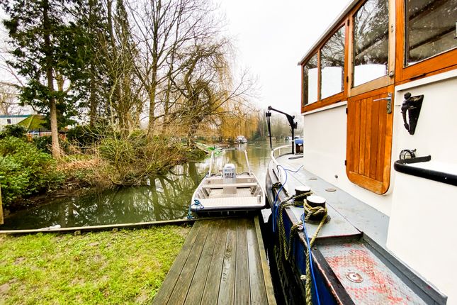 Lammas Drive, Staines-Upon-Thames TW18, 2 bedroom barn conversion for ...