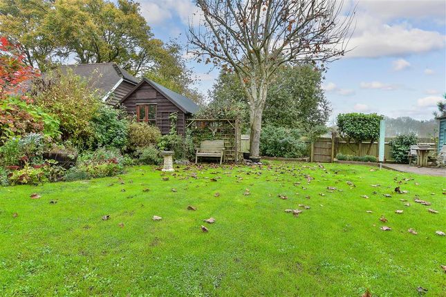 Lenham Road, Platts Heath, Maidstone, Kent ME17, 4 bedroom detached ...