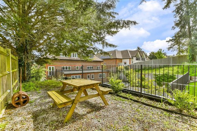 Riddlesdown Road, Purley, Surrey CR8, 2 bedroom flat for sale ...