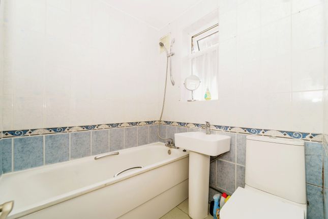 Windmill Lane, Greenford UB6, 2 bedroom maisonette for sale - 67730309 ...