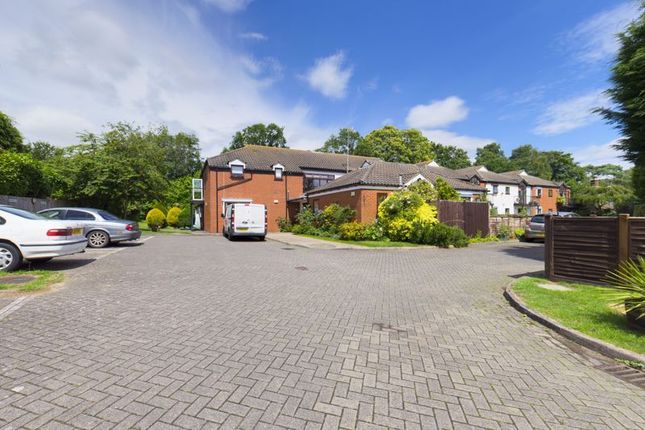 Stoke Ridings, Chapel Road, Tadworth KT20, 2 bedroom flat for sale ...