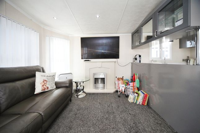 Stopsley Mobile Home Park, St. Thomas's Road, Luton LU2, 2 bedroom ...