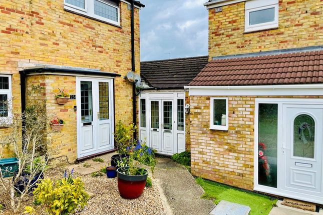 2 bed bungalow for sale in Wagner Close, Basingstoke RG22 - 67227425 ...