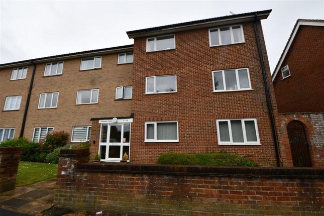 Fairlands Avenue, Fairlands, Guildford GU3, 3 bedroom flat to rent ...