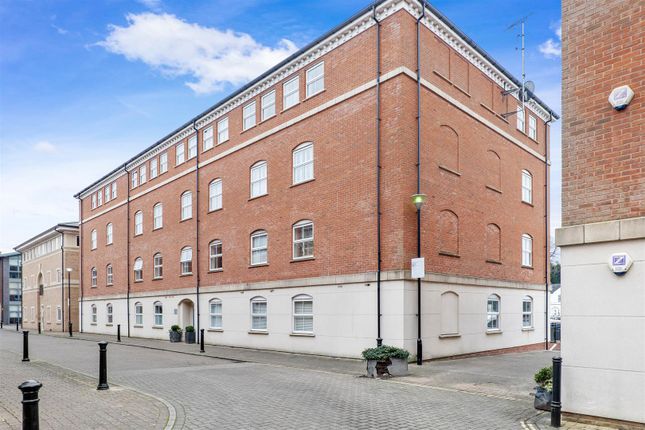 Waters Reach, Armstrong Drive, Worcester WR1, 2 bedroom flat for sale ...