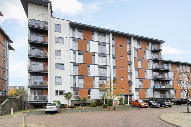 Commonwealth Drive, Three Bridges, Crawley, West Sussex RH10, 2 bedroom ...