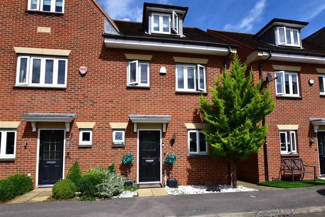 Montague Close, Farnham Royal, Slough SL2, 4 bedroom town house for ...