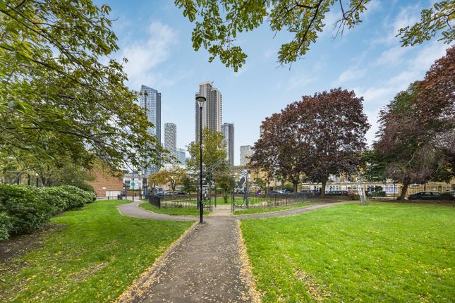 Castalia Square, London, Greater London E14, 3 bedroom semi-detached ...