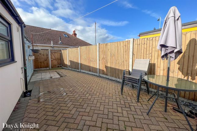 Church Road, Lowestoft NR32, 2 bedroom terraced house for sale ...