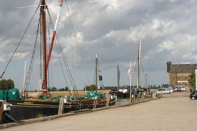 Standard Quay, Faversham ME13, 1 bedroom houseboat for sale - 60189897 ...