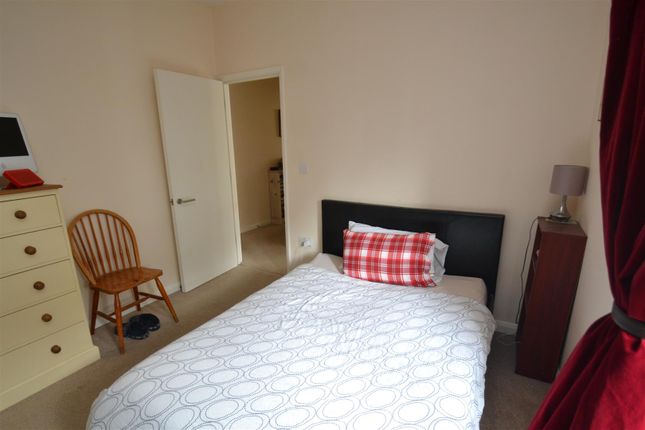 High Street, Horley RH6, 1 bedroom flat to rent - 62724900 | PrimeLocation