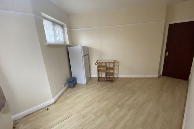Rayners Lane, Pinner HA5, studio to rent - 58383623 | PrimeLocation