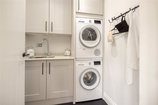 Hayfield Crescent, Risborough Road, Little Kimble HP17, 4 bedroom ...