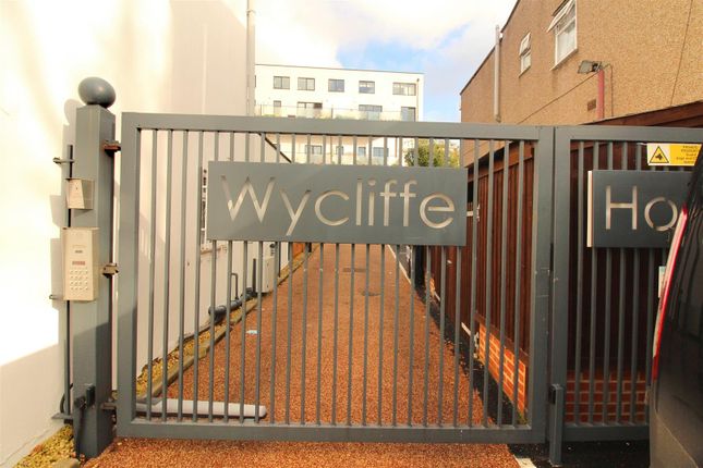 Wycliffe House, Cranbrook Road, Ilford IG1, 3 bedroom flat to rent ...