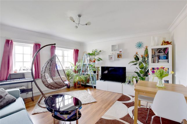 Gilbert Close, Shooters Hill, London SE18, 2 bedroom flat for sale ...