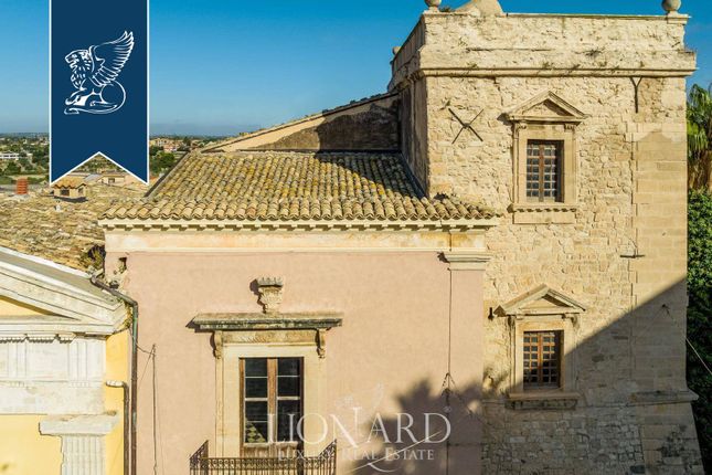 Comiso, Ragusa, Sicilia, 10 bedroom château for sale - 67021334 ...