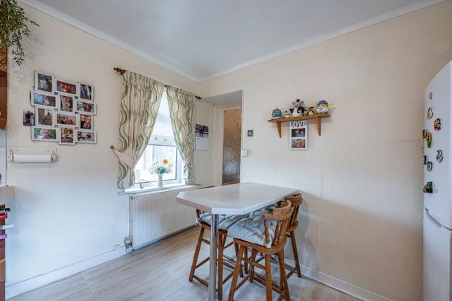 Kirkintilloch Road Bishopbriggs Glasgow G64 3 Bedroom Detached House