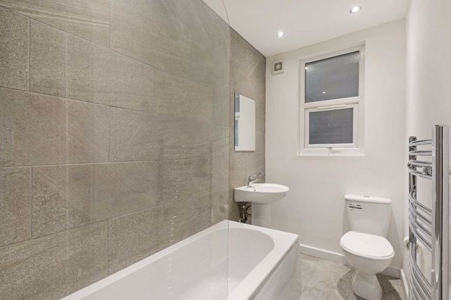 Radbourne Road, London SW12, 2 bedroom flat to rent - 60141895 ...
