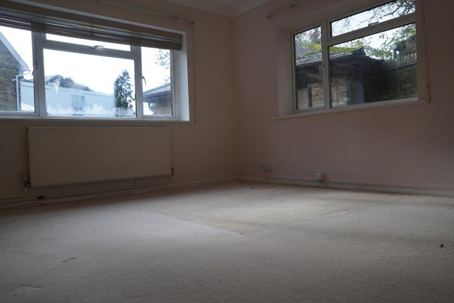 Iver Grove, Wood Lane, Iver SL0, 2 bedroom flat to rent - 66154941 ...