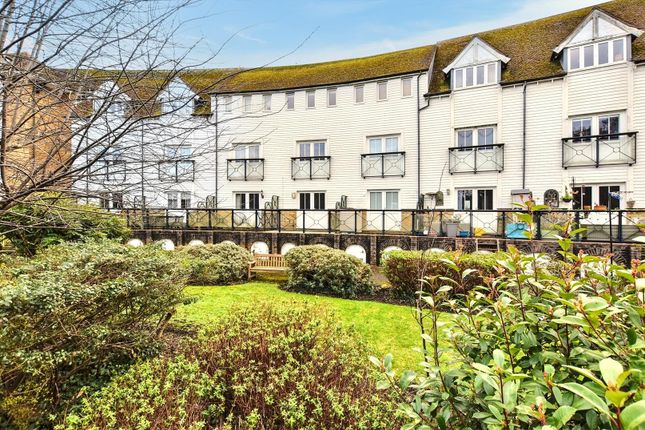 Medway Court, Aylesford ME20, 4 bedroom terraced house to rent ...