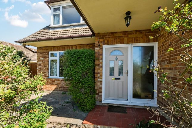 Row Town, Surrey KT15, 4 bedroom detached house for sale - 70004018 ...