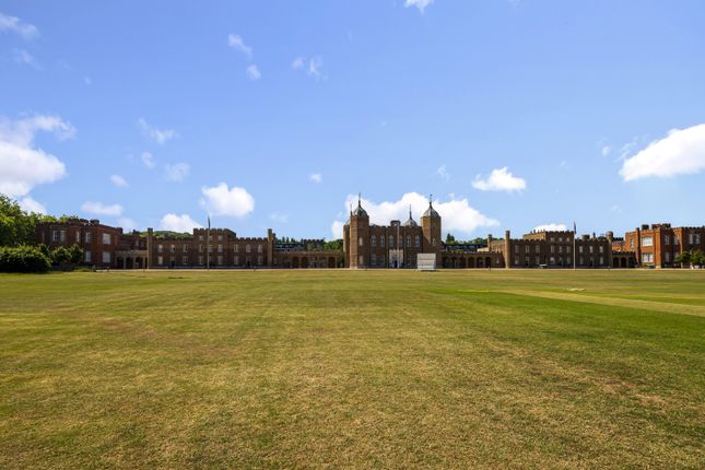 Parade Ground Path, London SE18, 2 bedroom flat for sale - 61746214 ...