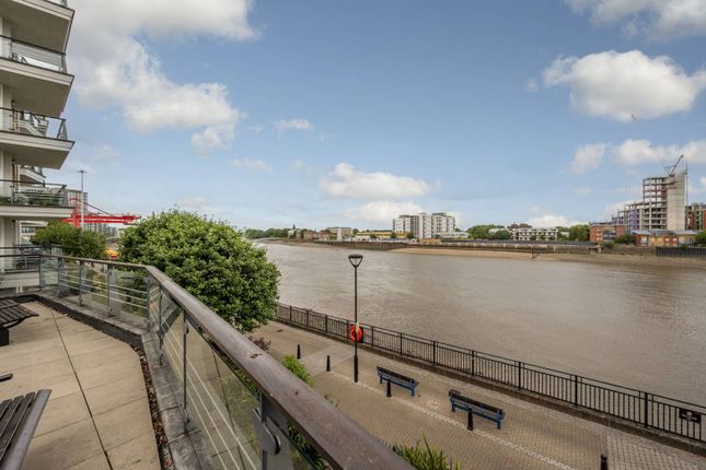 Smugglers Way, Wandsworth Town, London SW18, 2 bedroom flat for sale ...