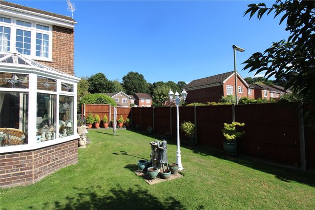 Regent Way Frimley Camberley Surrey Gu16 4 Bedroom Link Detached