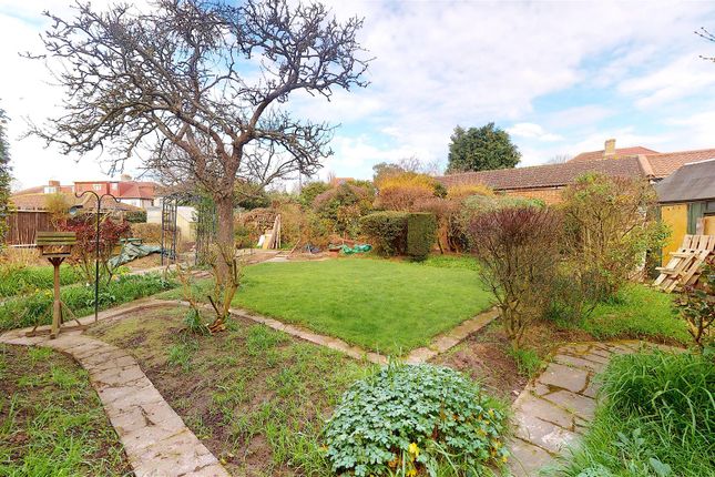 Hogarth Gardens Heston Hounslow Tw5 3 Bedroom Detached House For