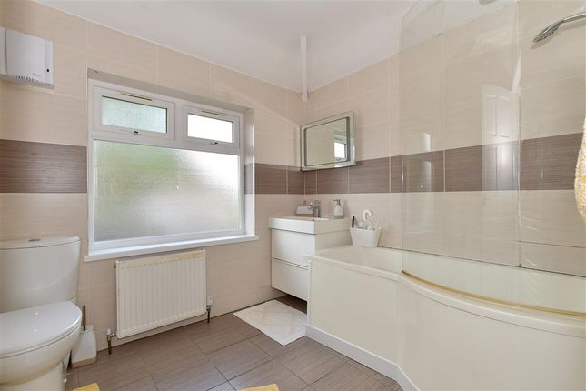 Goring Gardens Dagenham Essex Rm8 2 Bedroom End Terrace House For