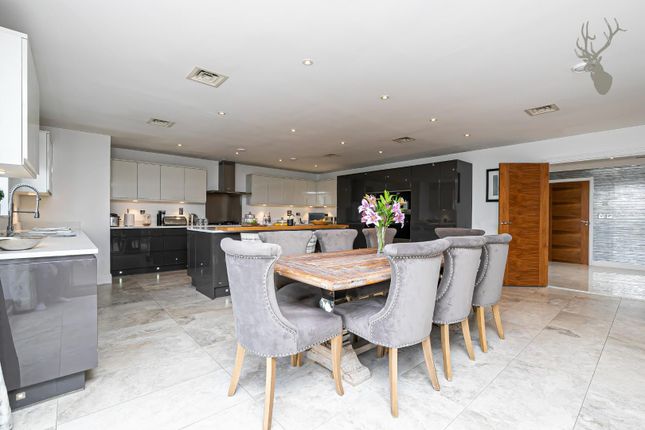 Manor Road, Chigwell IG7, 4 bedroom flat for sale - 61494079 ...