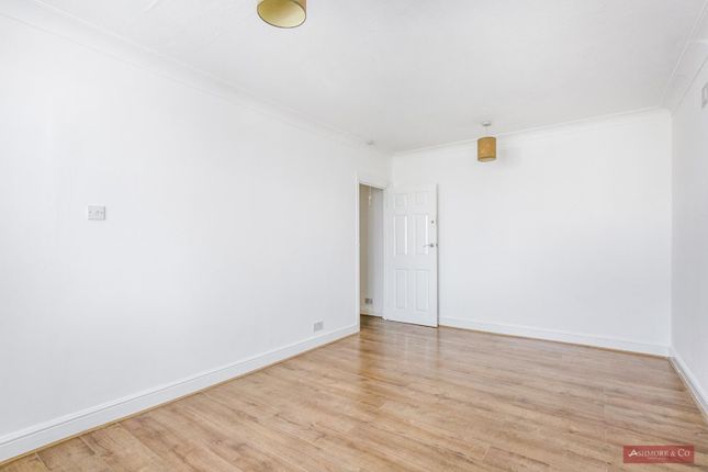 Quadrant Close, The Burroughs, Hendon, London NW4, 2 bedroom flat for ...