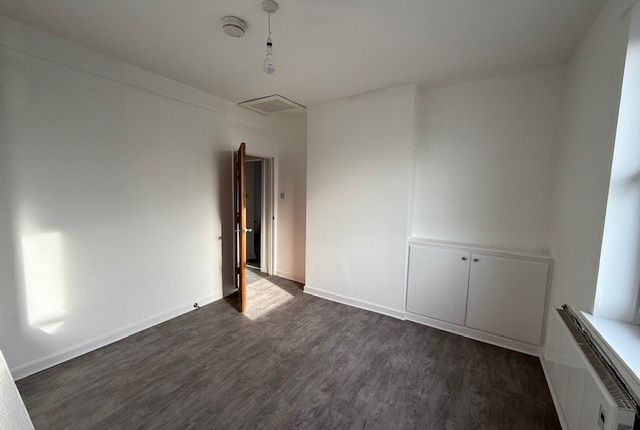 Long Lane, Warrington, Cheshire WA2, 2 bedroom flat to rent - 69463817 ...