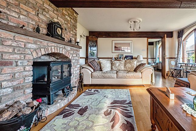 Humber Lane, Welwick, Hull, East Yorkshire HU12, 3 bedroom detached ...