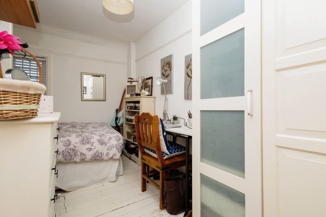 Farncombe Street, Godalming, Surrey GU7, 2 bedroom detached house for ...