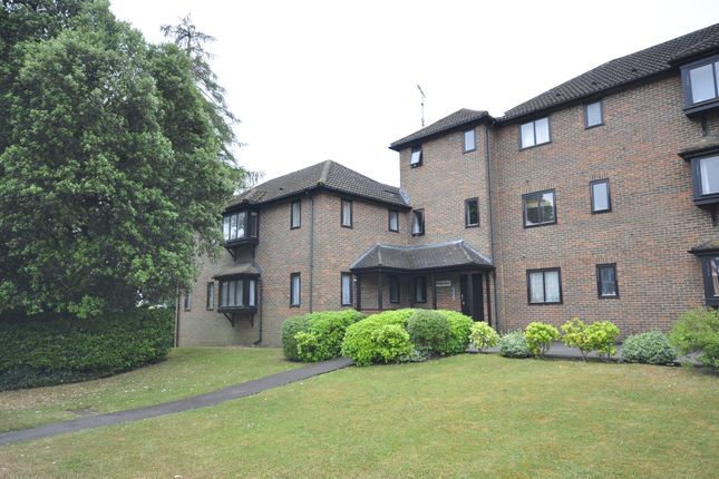 2 bed flat to rent in Holm Court, Tycross Road, Godalming GU7 - Zoopla